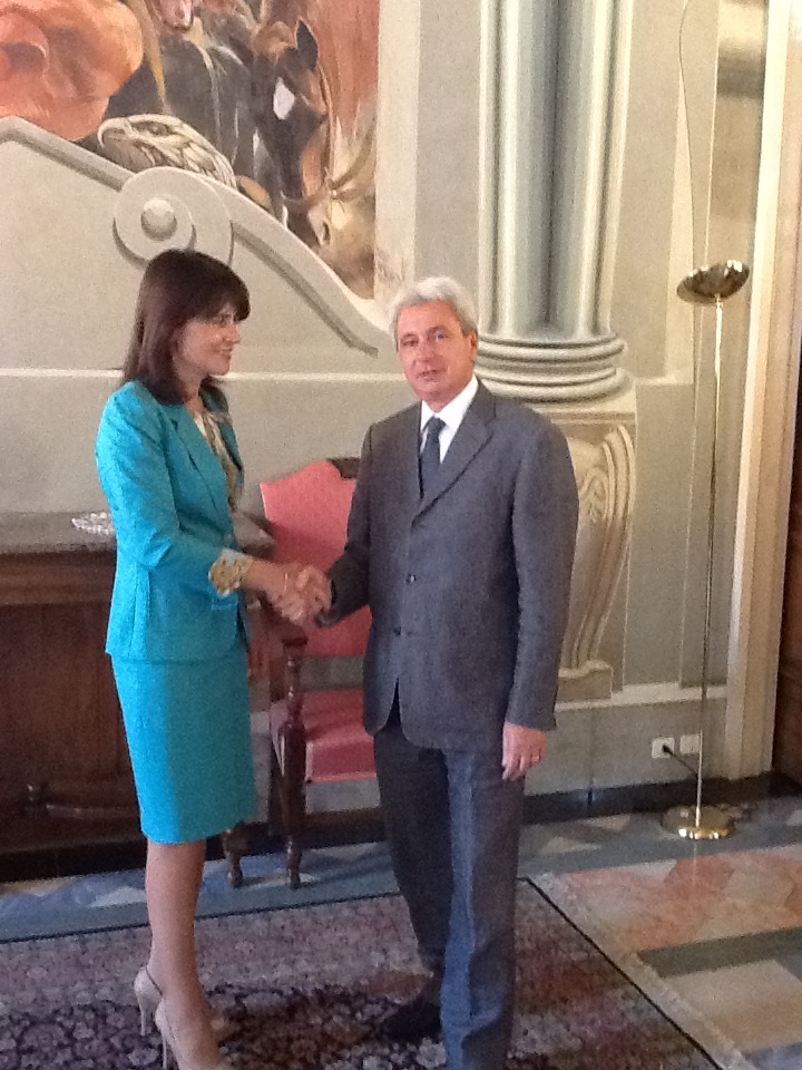 Immigrati rumeni e sfruttamento sessuale: il Prefetto ne parla col ...