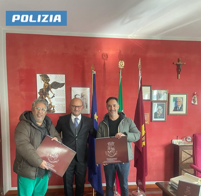 Visita a sorpresa in Questura dei “poliziotti” Catarella e Fazio
